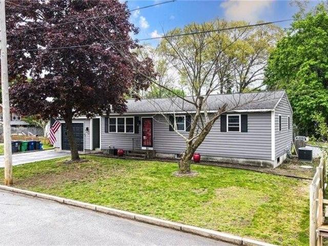 4 bedroom, Warwick RI 02889 102959358