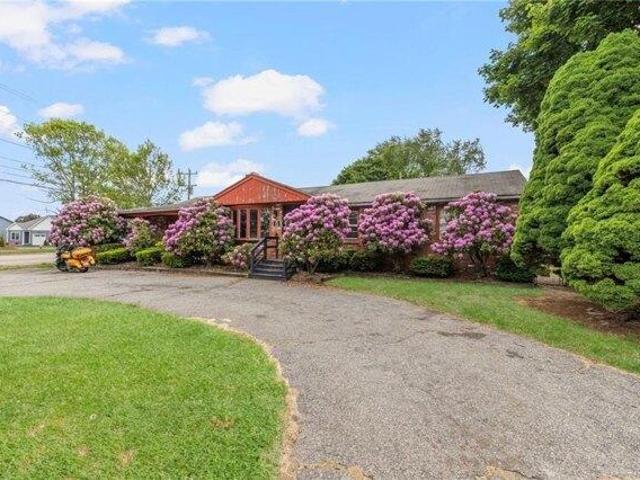 4 bedroom, Warwick RI 02889 104568444