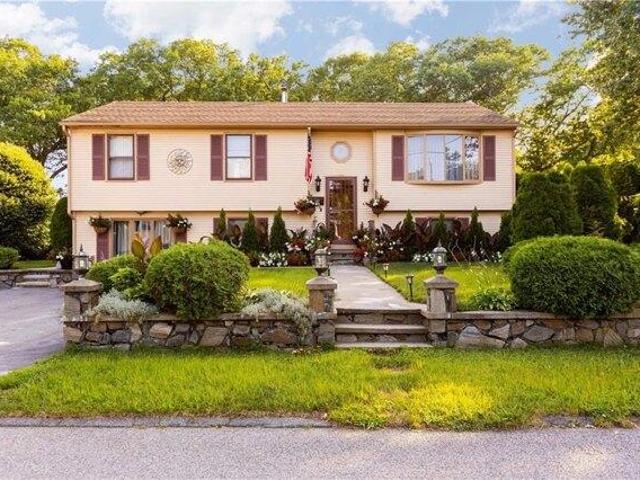 4 bedroom, Warwick RI 02889 105081992