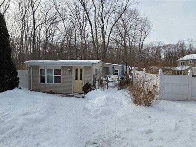 4 bedroom, Warwick RI 02889 LS103075087