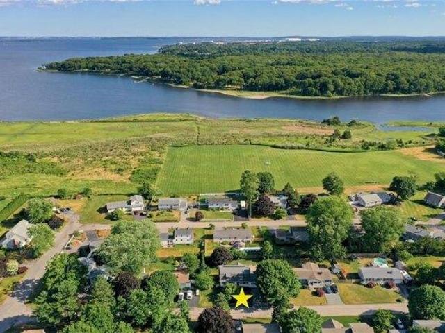 4 bedroom, Warwick RI 02818 105081067