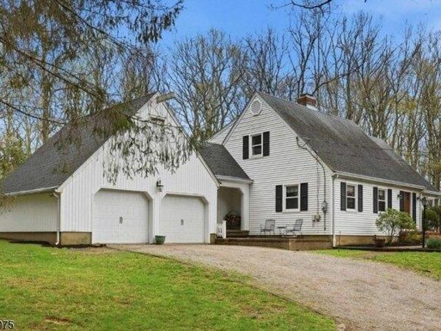 4 bedroom, Washington Township NJ 07853 102724986