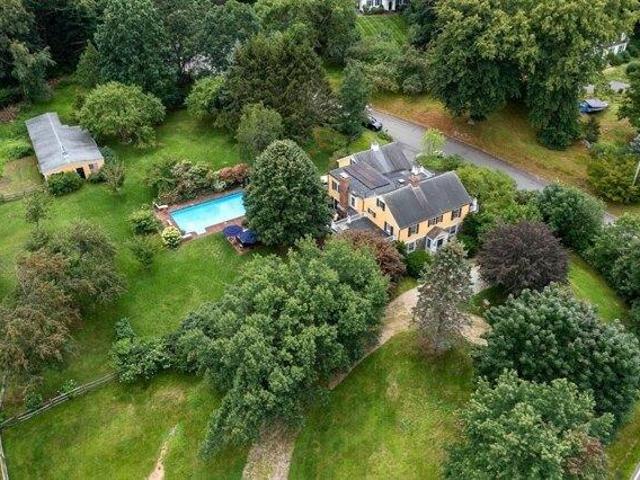 4 bedroom, Wenham MA 01984 104904113