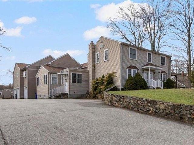 4 bedroom, West Warwick RI 02893 102633260