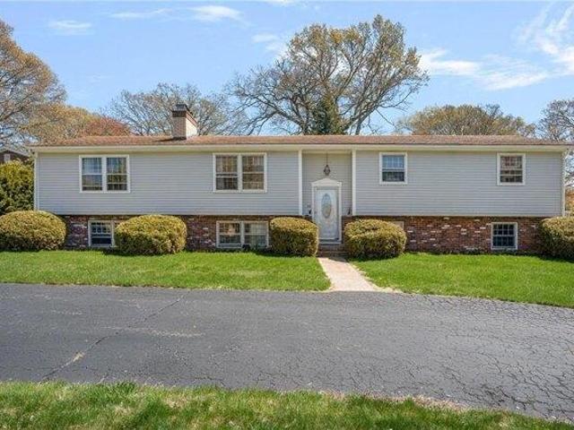 4 bedroom, West Warwick RI 02893 102777782