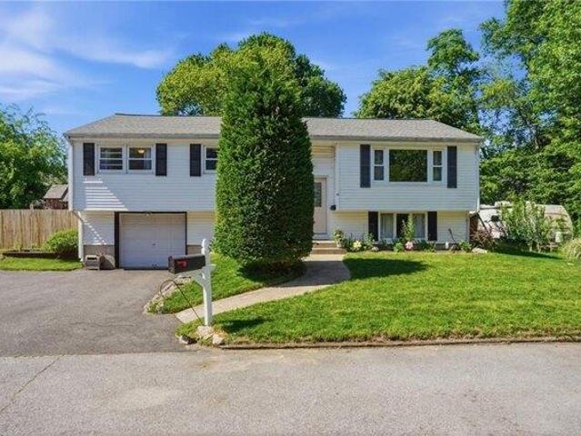 4 bedroom, West Warwick RI 02893 104835520