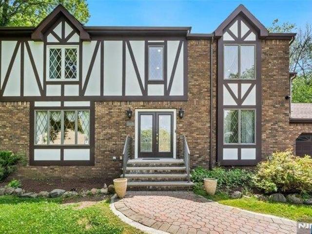 4 bedroom, West Caldwell NJ 07006 104788687