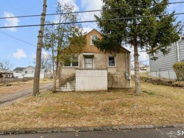 4 bedroom, West Haven CT 06516 LS102777171