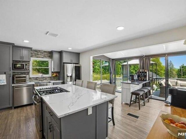 4 bedroom, West Milford NJ 07480 103666449