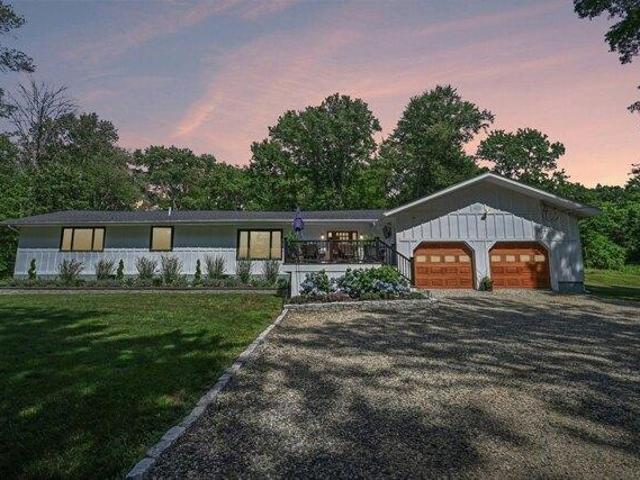 4 bedroom, West Newbury MA 01985 104760651