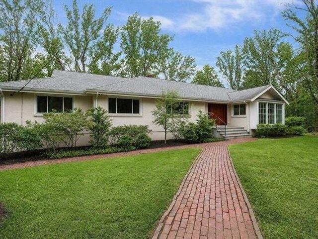 4 bedroom, Weston MA 02493 104442410