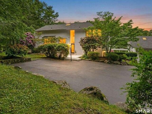 4 bedroom, Weston CT 06883 104407400