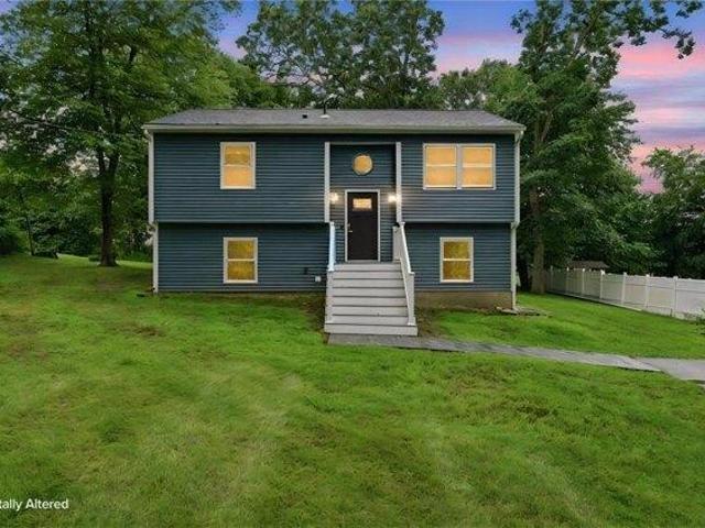 4 bedroom, Westerly RI 02891 105080032