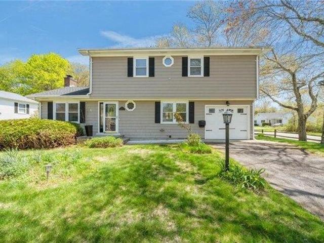 4 bedroom, Westerly RI 02891 102373053