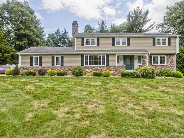 4 bedroom, Westfield MA 01085 104922100