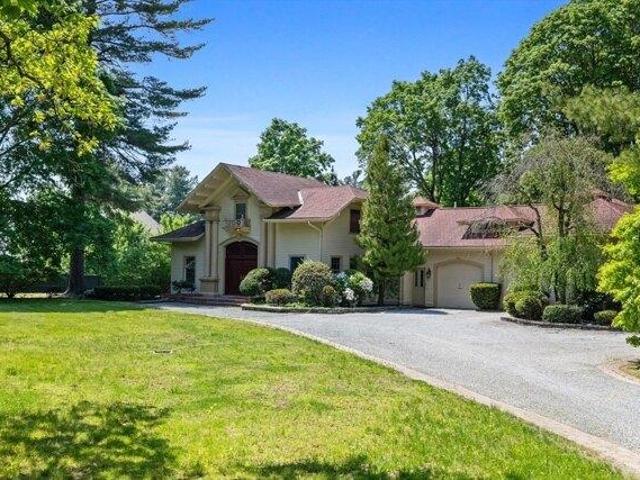 4 bedroom, Westwood MA 02090 104567907