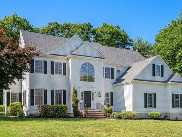 4 bedroom, Westwood MA 02090 104835242