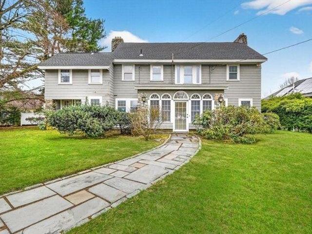 4 bedroom, Westwood MA 02090 LS102477792