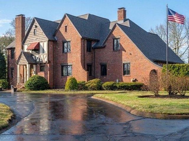 4 bedroom, Whitman MA 02382 102586111