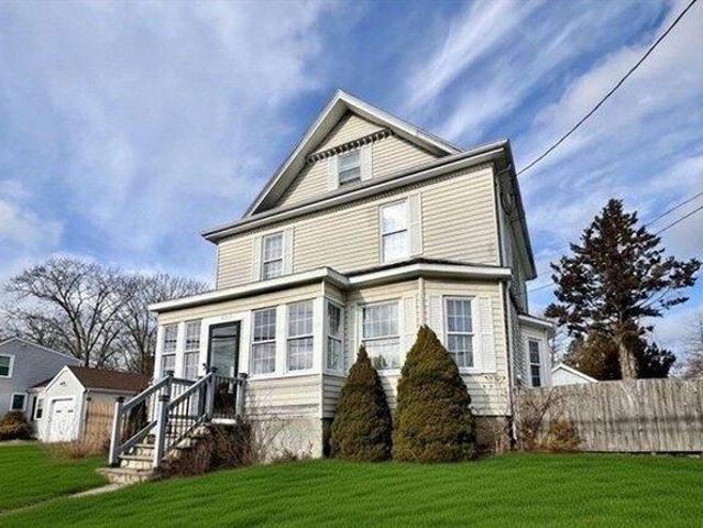 4 bedroom, Whitman MA 02382 105081285