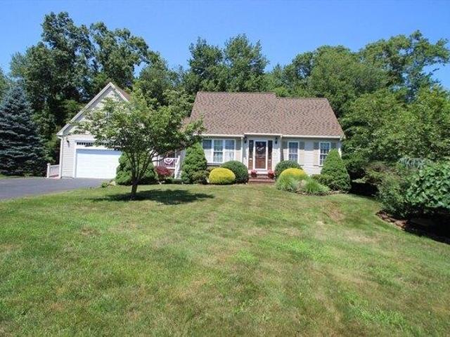4 bedroom, Whitman MA 02382 105095319