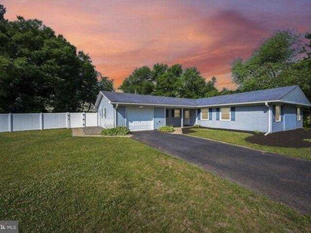4 bedroom, Willingboro NJ 08046 104719016
