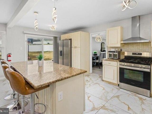 4 bedroom, Willingboro NJ 08046 102776773