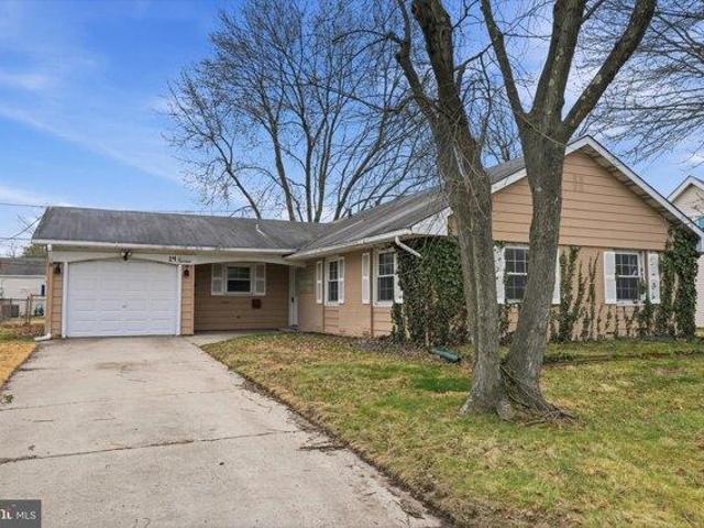 4 bedroom, Willingboro NJ 08046 LS102256982