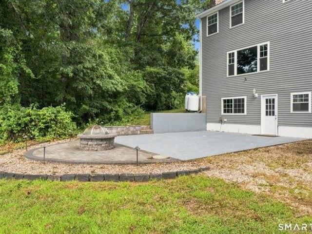 4 bedroom, Windsor CT 06095 105176356
