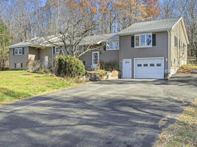 4 bedroom, Winthrop ME 04364 102670326