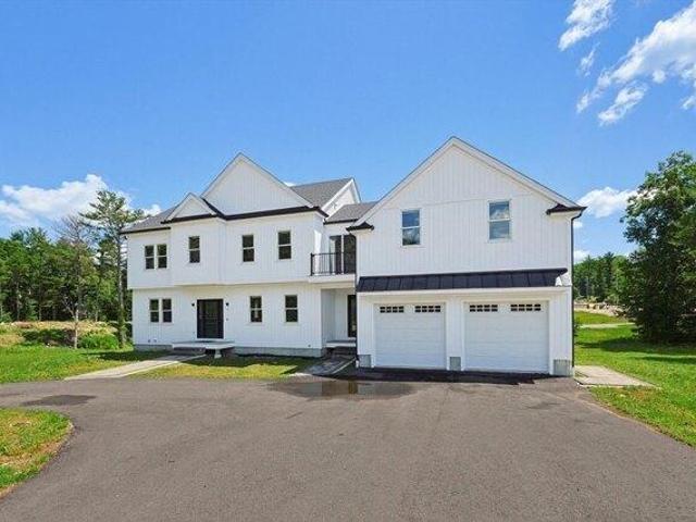 4 bedroom, Wrentham MA 02093 104262222