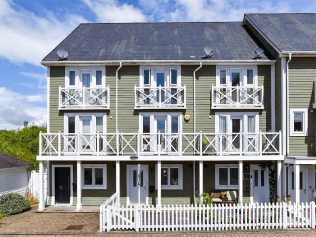 4 Bedroom Town House