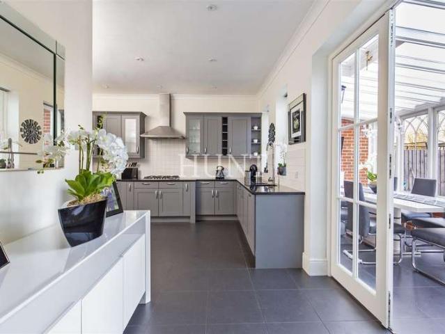 4 Bedroom Town House