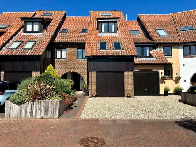 4 Bedroom Town House