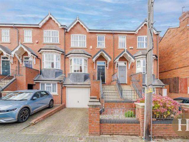 4 Bedroom Town House