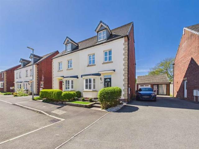4 Bedroom Town House