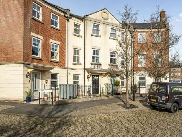4 Bedroom Town House