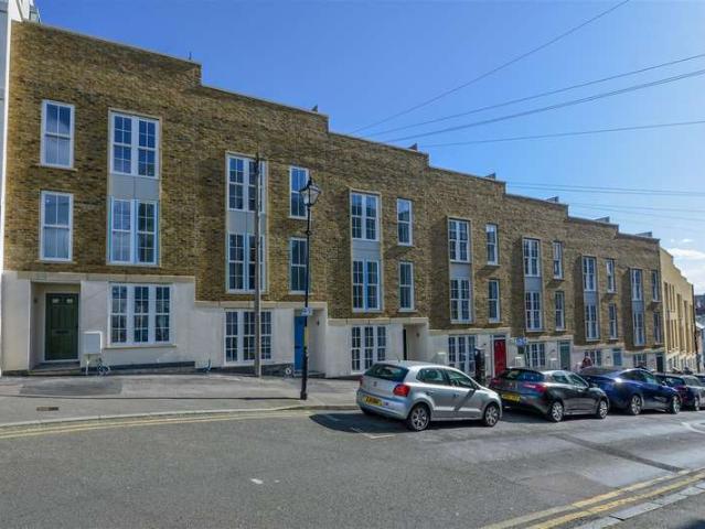 4 Bedroom Town House