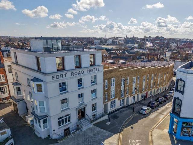 4 Bedroom Town House