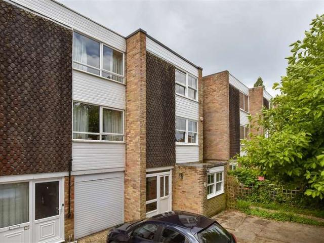 4 Bedroom Town House