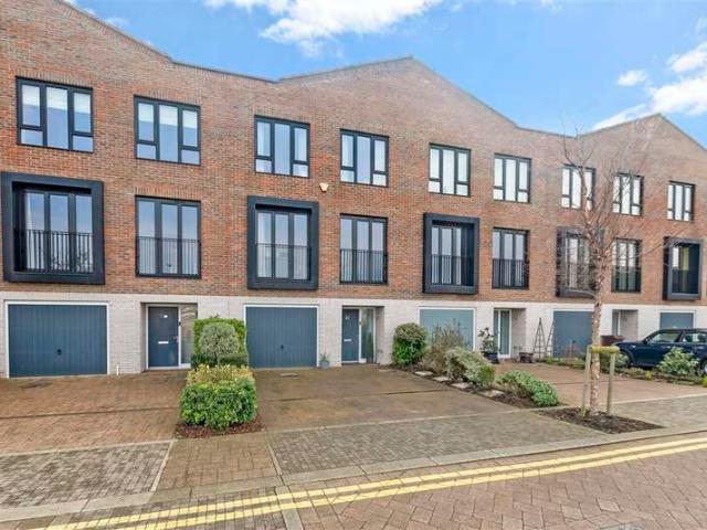 4 Bedroom Town House