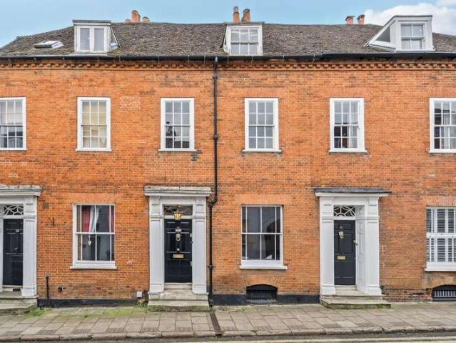 4 Bedroom Town House