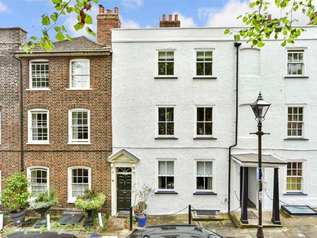 4 Bedroom Town House