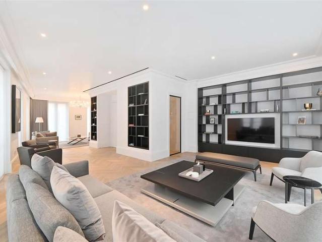 4 Bedroom Town House