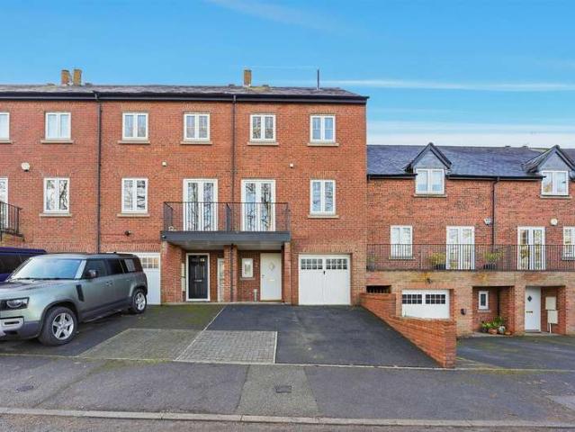 4 Bedroom Town House
