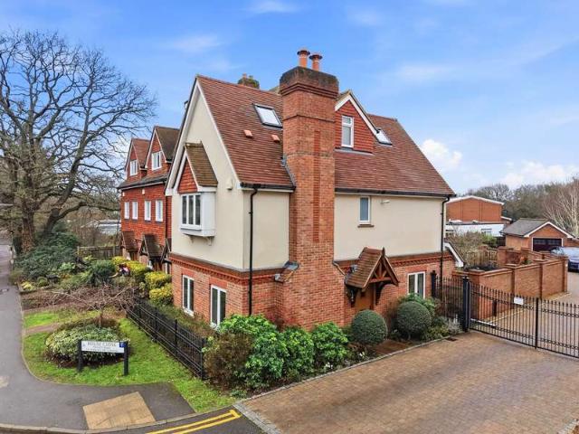 4 Bedroom Town House