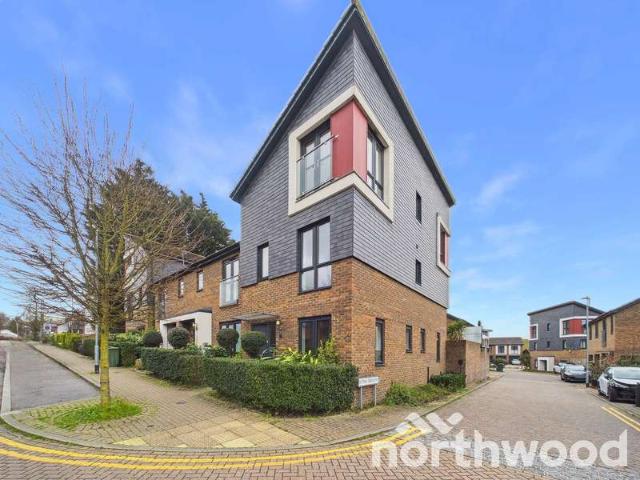 4 Bedroom Town House