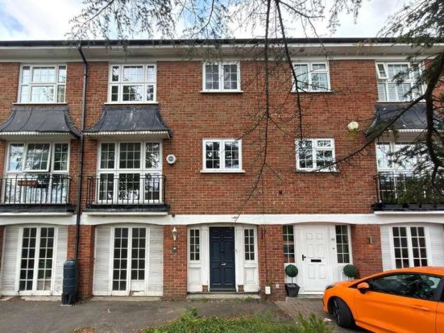 4 Bedroom Town House