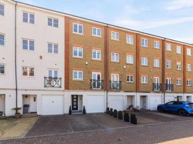4 Bedroom Town House