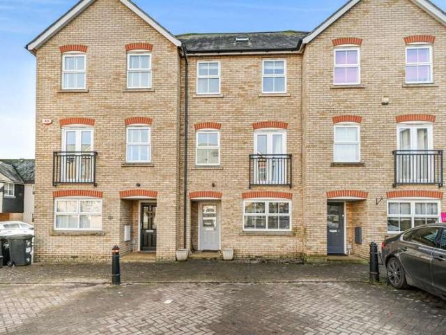 4 Bedroom Town House
